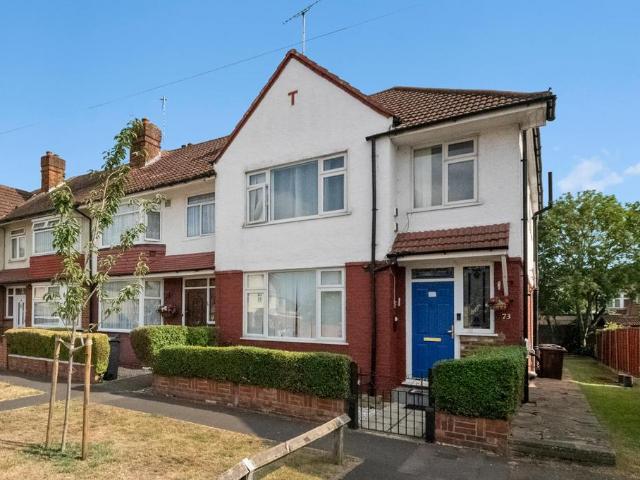 4 bedroom end of terrace house for sale