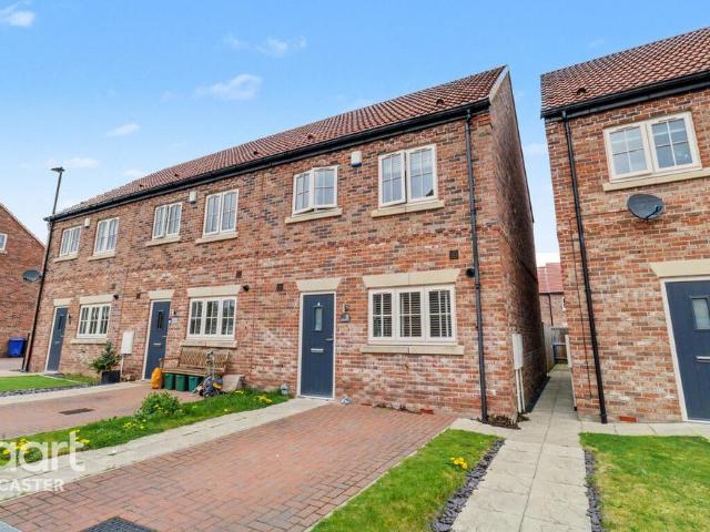 4 bedroom end of terrace house for sale