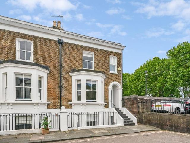 4 bedroom end of terrace house for sale