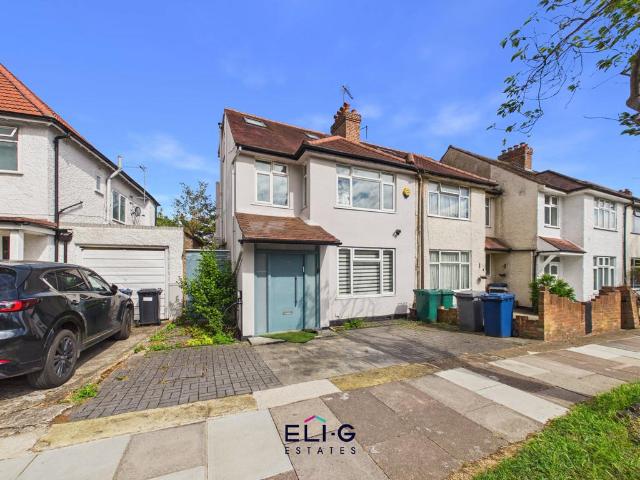 4 bedroom end of terrace house for sale