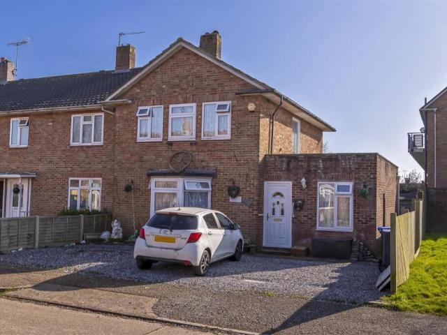 4 bedroom end of terrace house for sale
