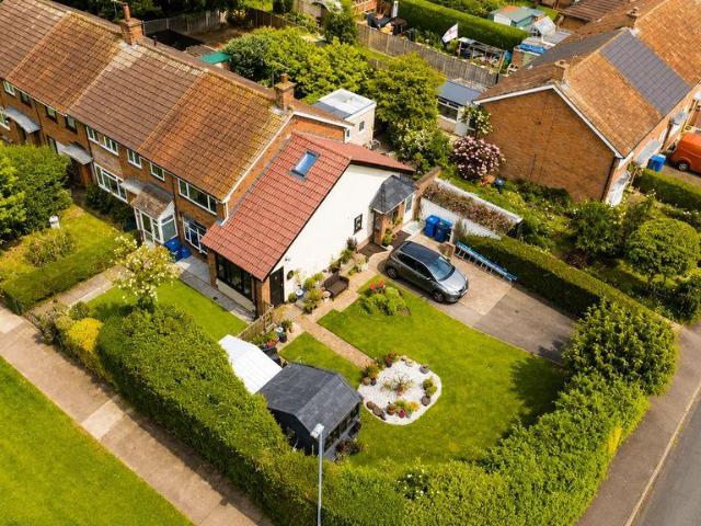 4 bedroom end of terrace house for sale