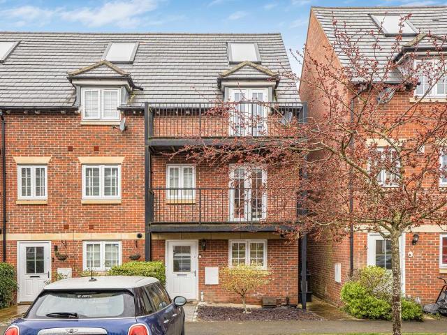 4 bedroom end of terrace house for sale
