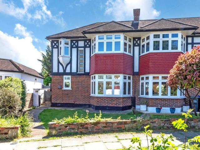 4 bedroom end of terrace house for sale