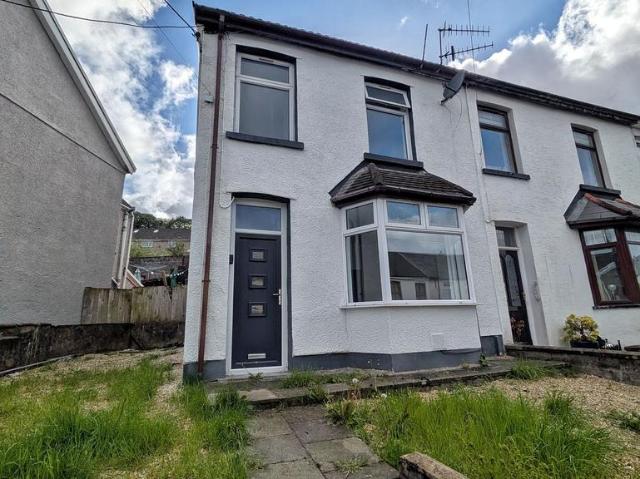 4 bedroom end of terrace house for sale