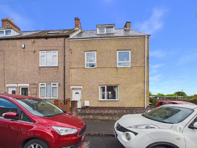 4 bedroom end of terrace house for sale