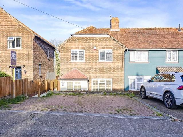 4 bedroom end of terrace house for sale