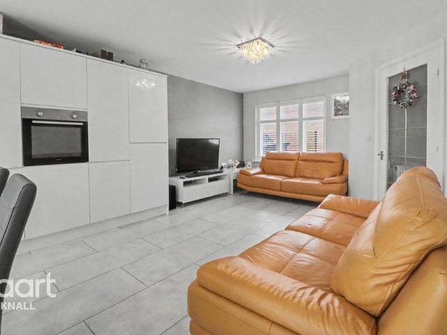 4 bedroom end of terrace house for sale