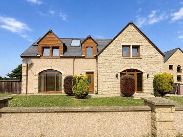 4 bedroom end of terrace house for sale