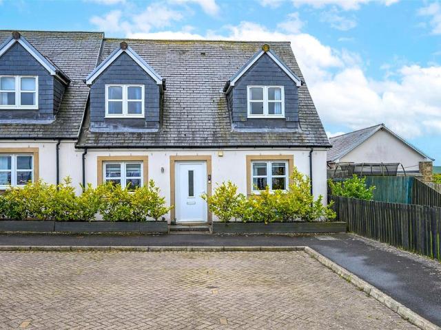 4 bedroom end of terrace house for sale