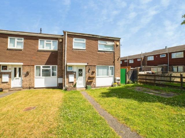 4 bedroom end of terrace house for sale