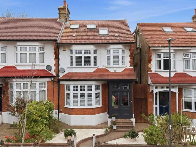 4 bedroom end of terrace house for sale