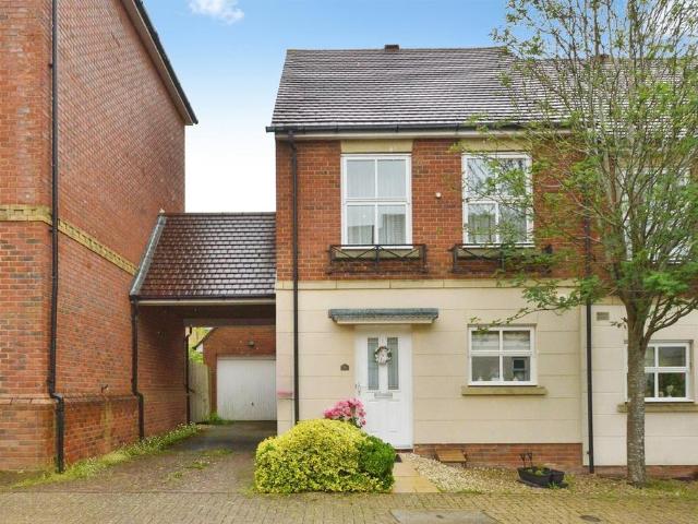 4 bedroom end of terrace house for sale