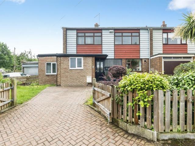 4 bedroom end of terrace house for sale