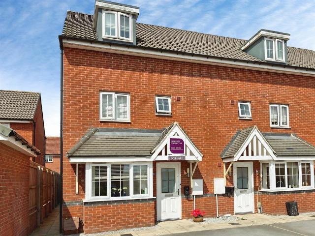 4 bedroom end of terrace house for sale