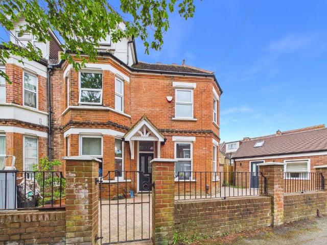 4 bedroom end of terrace house for sale