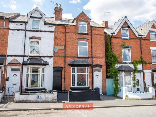 4 bedroom end of terrace house for sale