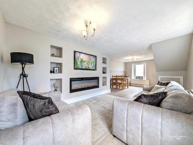 4 bedroom end of terrace house for sale