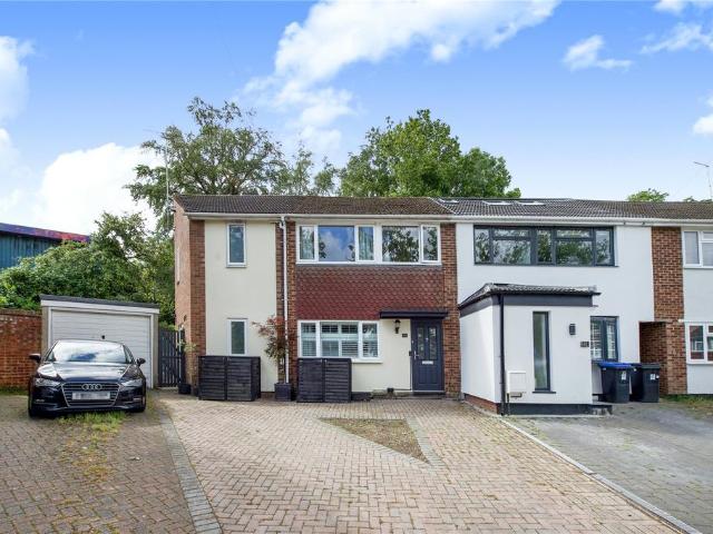 4 bedroom end of terrace house for sale