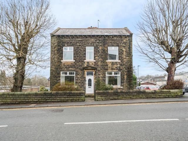 4 bedroom end of terrace house for sale
