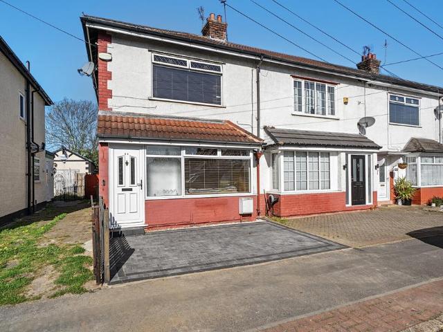4 bedroom end of terrace house for sale