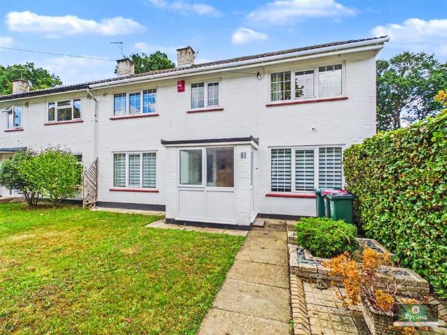4 bedroom end of terrace house for sale