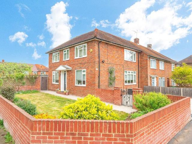 4 bedroom end of terrace house for sale