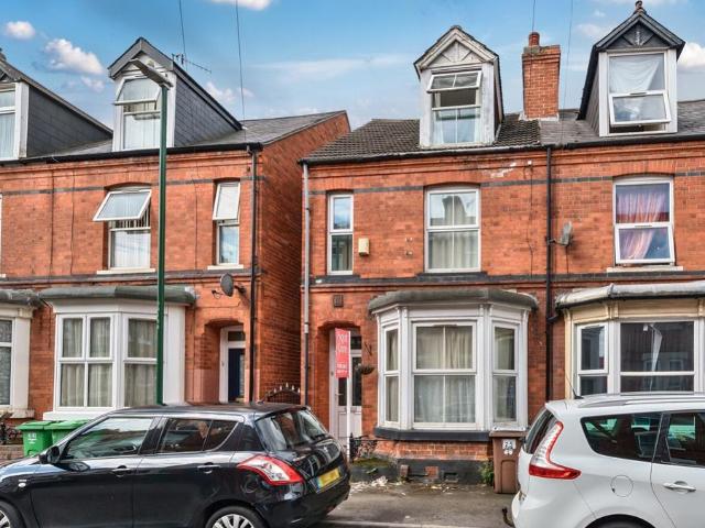 4 bedroom end of terrace house for sale