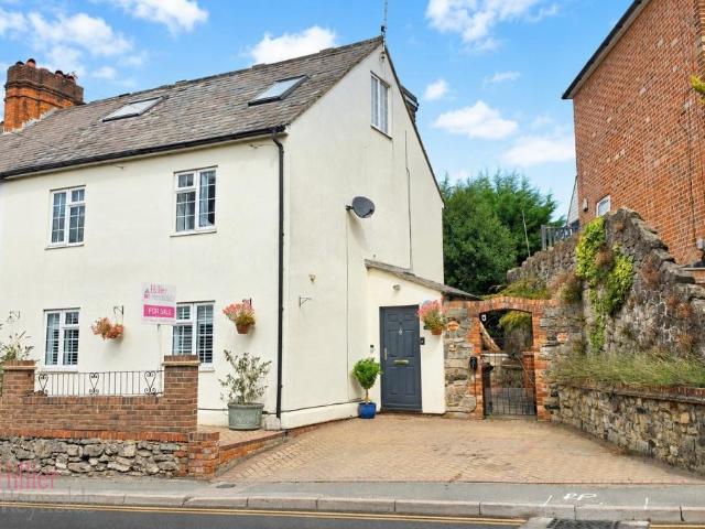 4 bedroom end of terrace house for sale