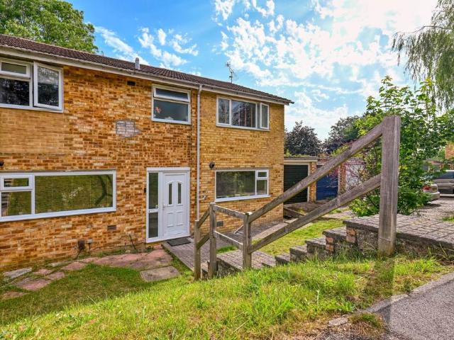 4 bedroom end of terrace house for sale