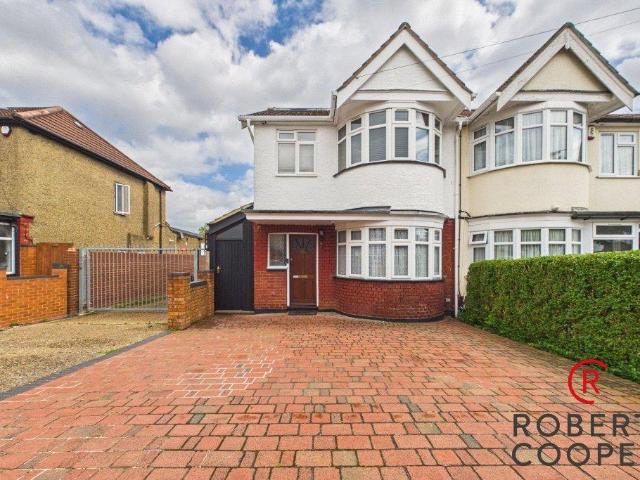 4 bedroom end of terrace house for sale