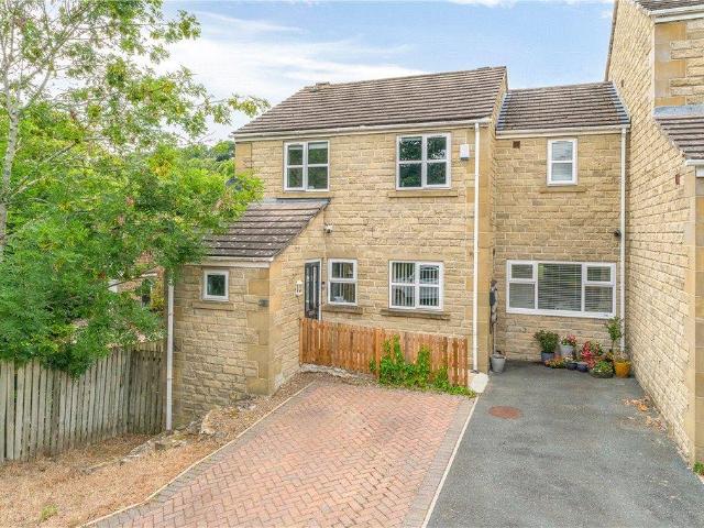 4 bedroom end of terrace house for sale