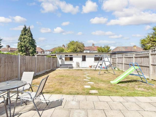 4 bedroom end of terrace house for sale