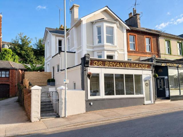 4 bedroom end of terrace house for sale