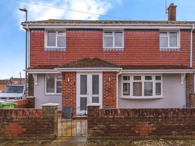 4 bedroom end of terrace house for sale