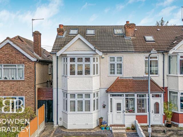 4 bedroom end of terrace house for sale