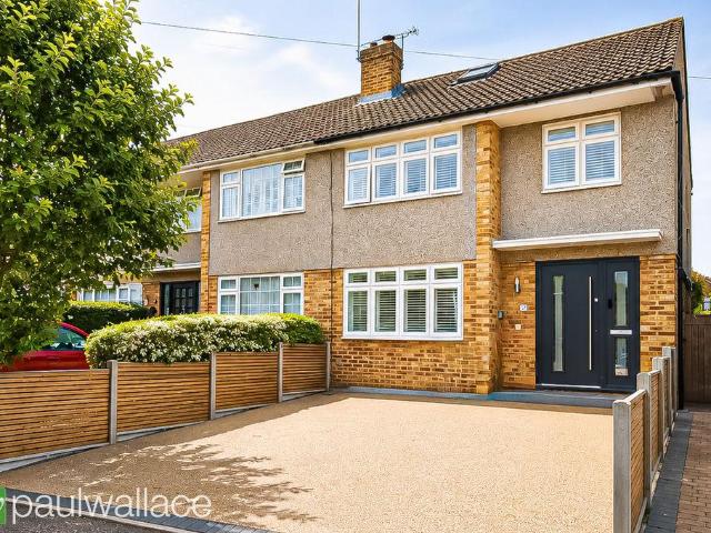 4 bedroom end of terrace house for sale