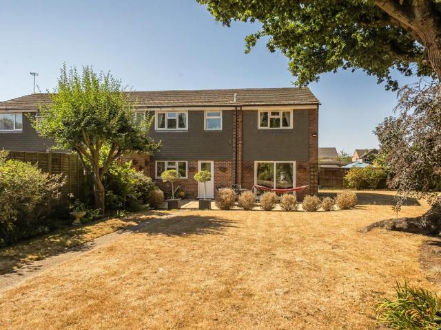 4 bedroom end of terrace house for sale