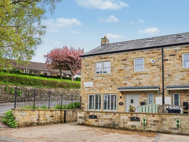 4 bedroom end of terrace house for sale