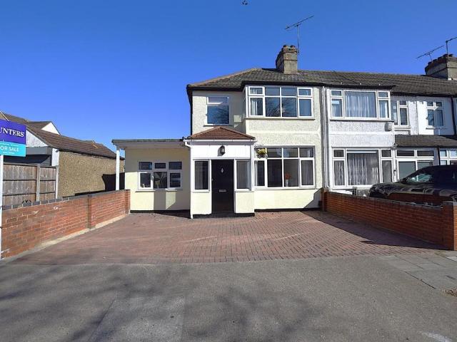 4 bedroom end of terrace house for sale