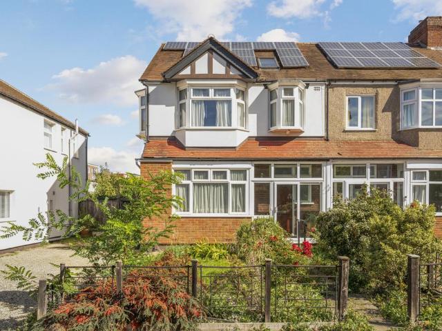 4 bedroom end of terrace house for sale
