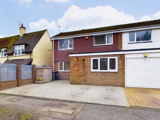 4 bedroom end of terrace house for sale