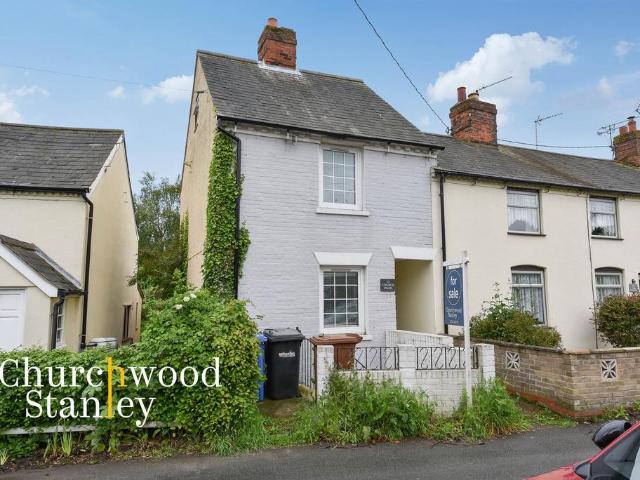 4 bedroom end of terrace house for sale
