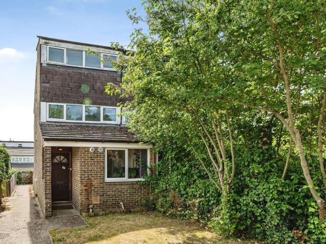 4 bedroom end of terrace house for sale