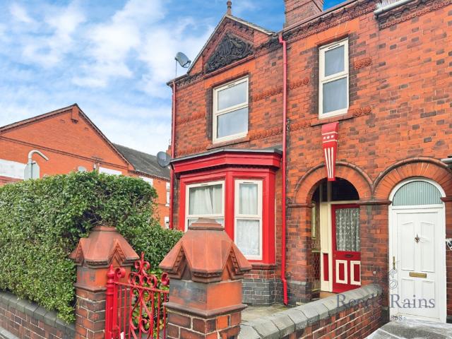 4 bedroom end of terrace house for sale