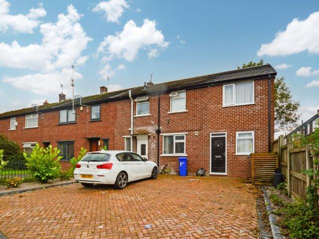 4 bedroom end of terrace house for sale