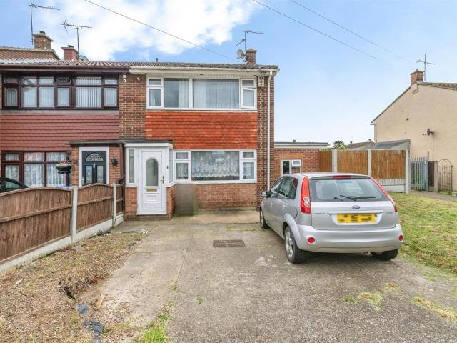 4 bedroom end of terrace house for sale