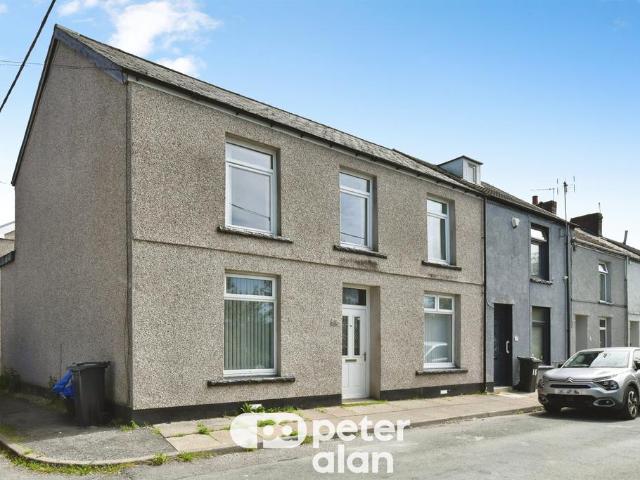 4 bedroom end of terrace house for sale