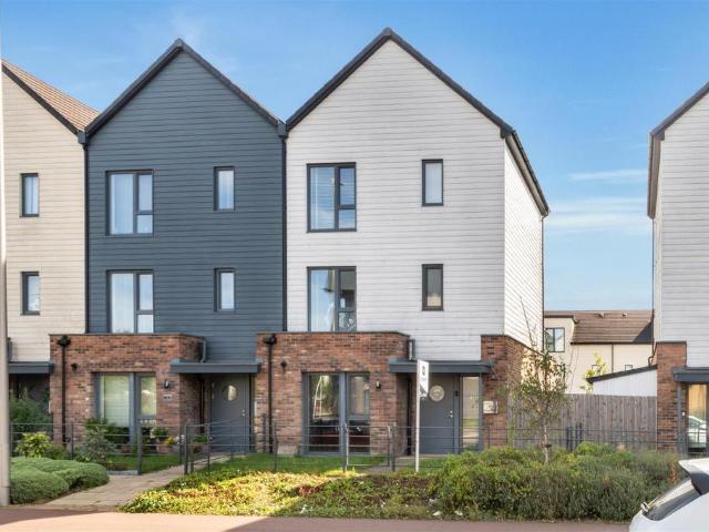 4 bedroom end of terrace house for sale