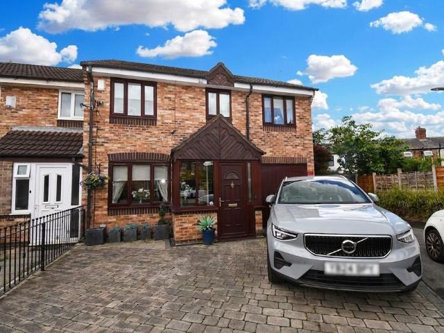 4 bedroom end of terrace house for sale
